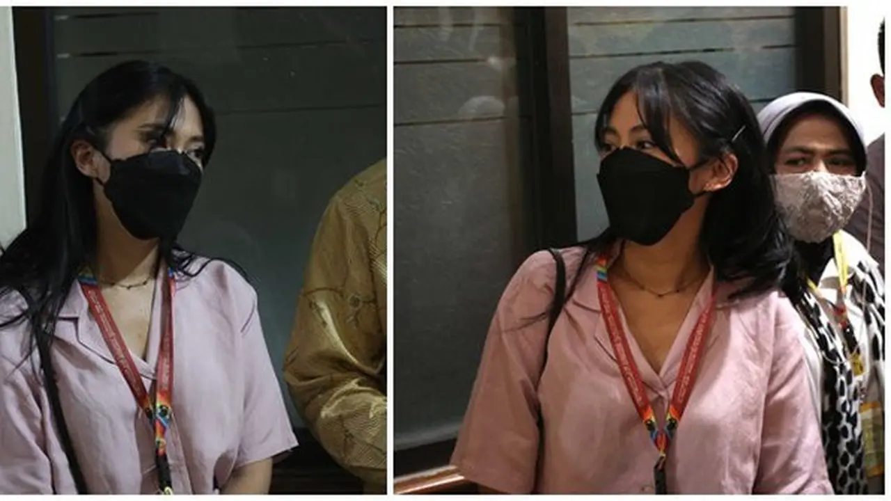 5 Potret Tyna Kanna Saat Menghadiri Sidang Gugatan Cerai Perdana dengan ...