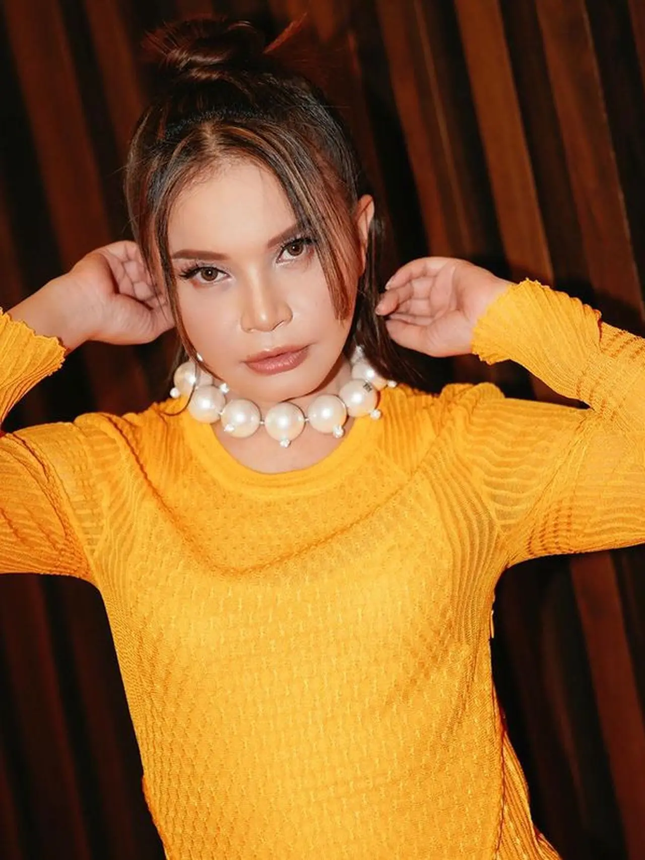 8 Potret Gaya Busana Rossa yang Dibilang Tampak Lebih Muda ...