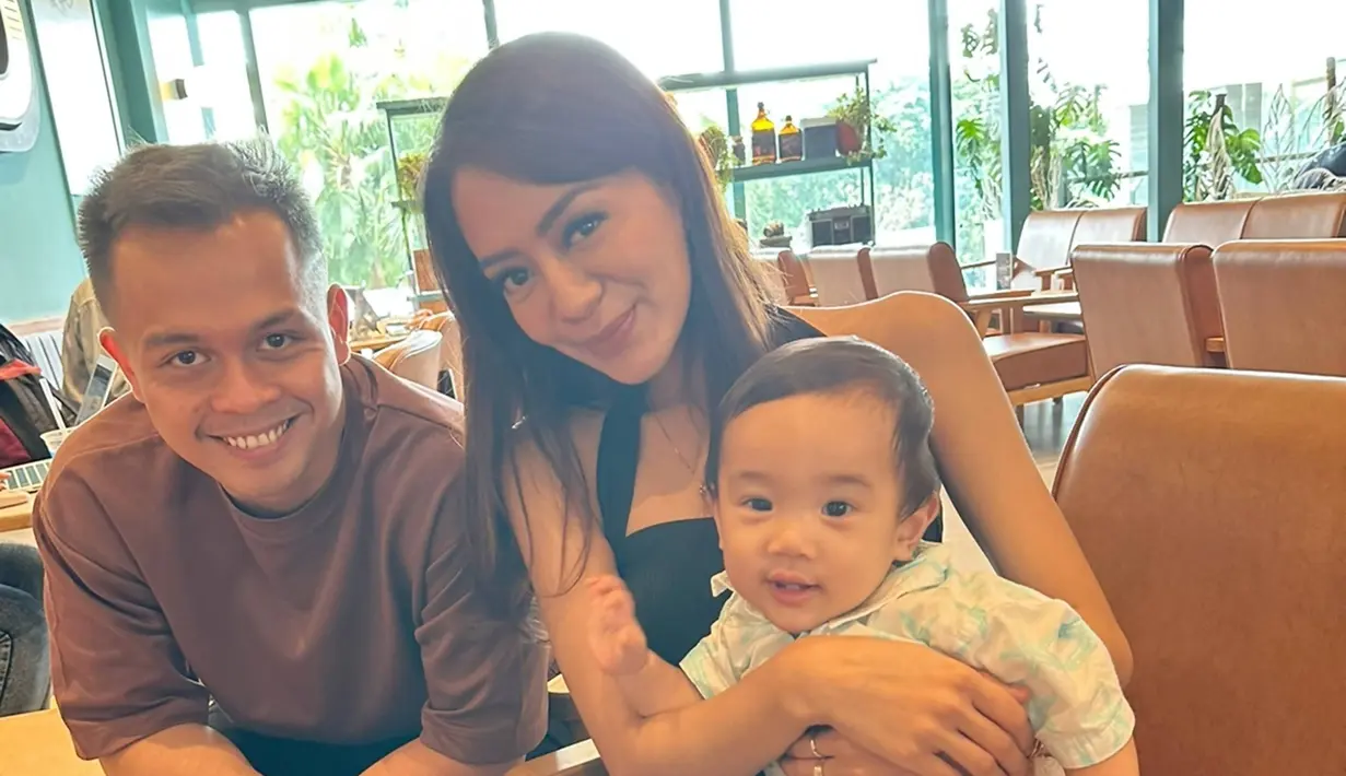 Kedekatan DJ Freya dan Rio Alief Drummer Noah, Tampil Mesra Kondangan ...