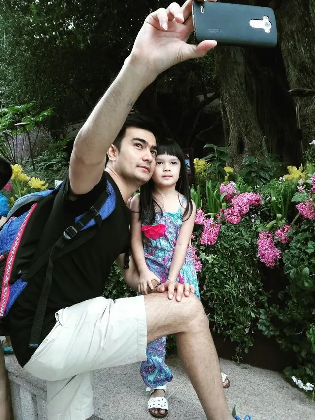 6 Momen Kebersamaan Shandy Syarif dan Anak, Kompak Banget - Hot ...