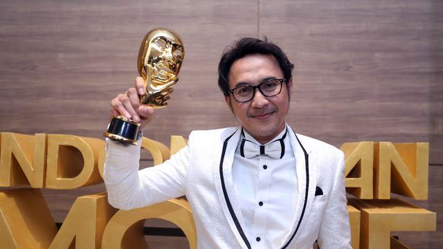 8 Potret Terbaru Agus Kuncoro, Pesonanya Tetap Memikat di Usia 50-an
