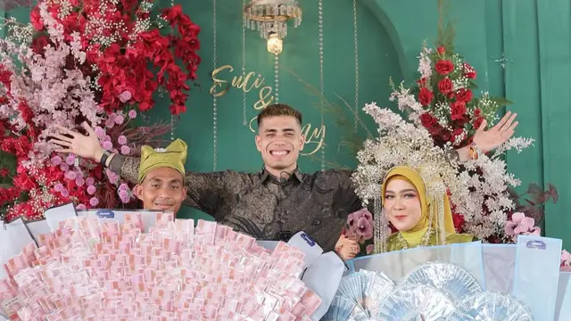 Momen Aisar Khaled Beri Kejutan Rp100 Juta untuk Karyawannya yang ...