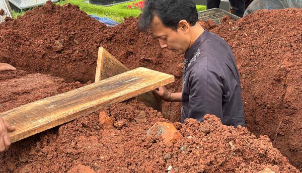 Dear Deva Mahenra, Lebih Red Flag Mana, Aris Dalam Ipar Adalah Maut ...