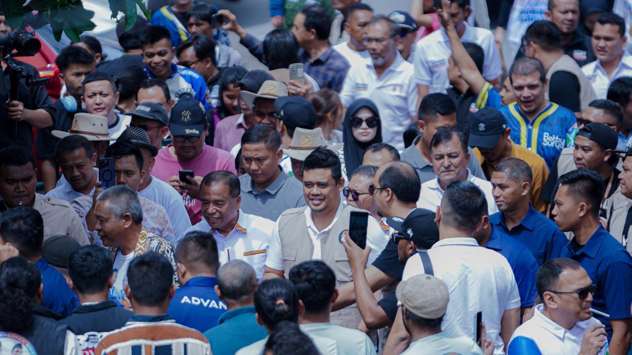 Bobby Nasution Disambut Antusias Warga Berastagi, Diteriaki 'Bobby ...