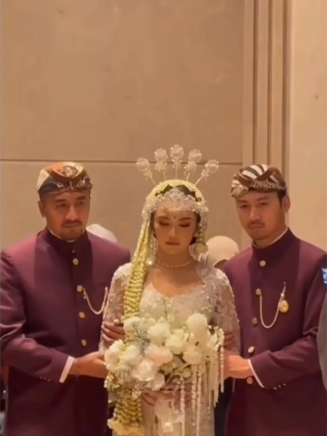 8 Potret Mahalini Akad Nikah Pakai Siger Sunda, Istri Rizky Febian ...