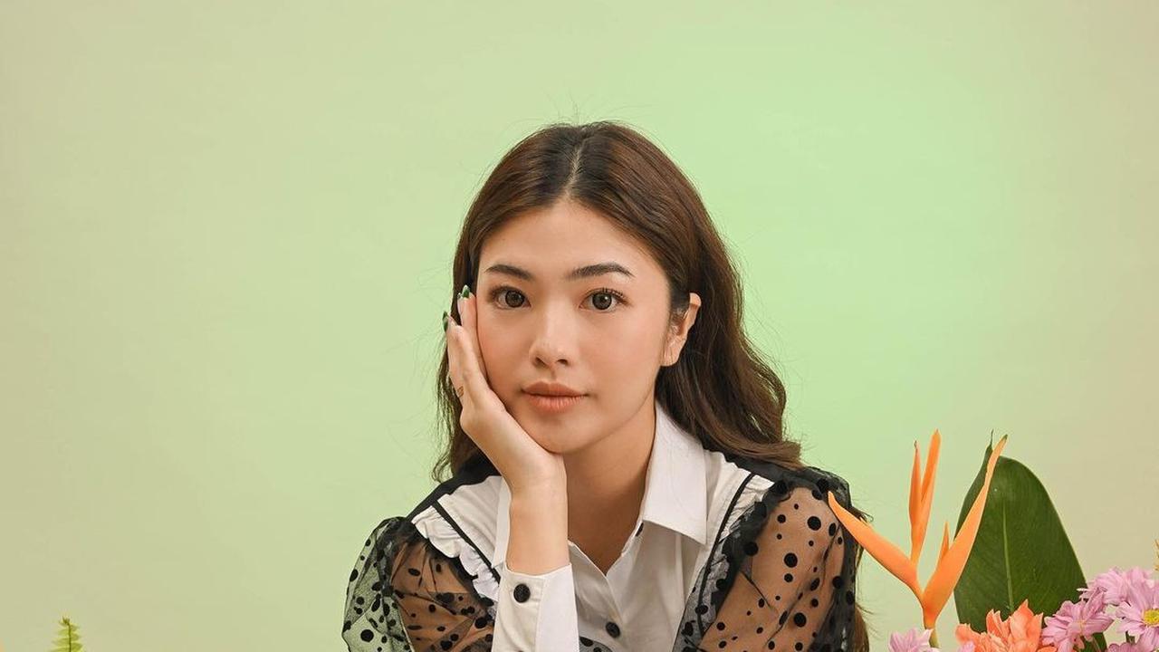 6 Potret Selebgram Putri Setiawan dari Nongkrong di Kedai Kopi Hingga ...