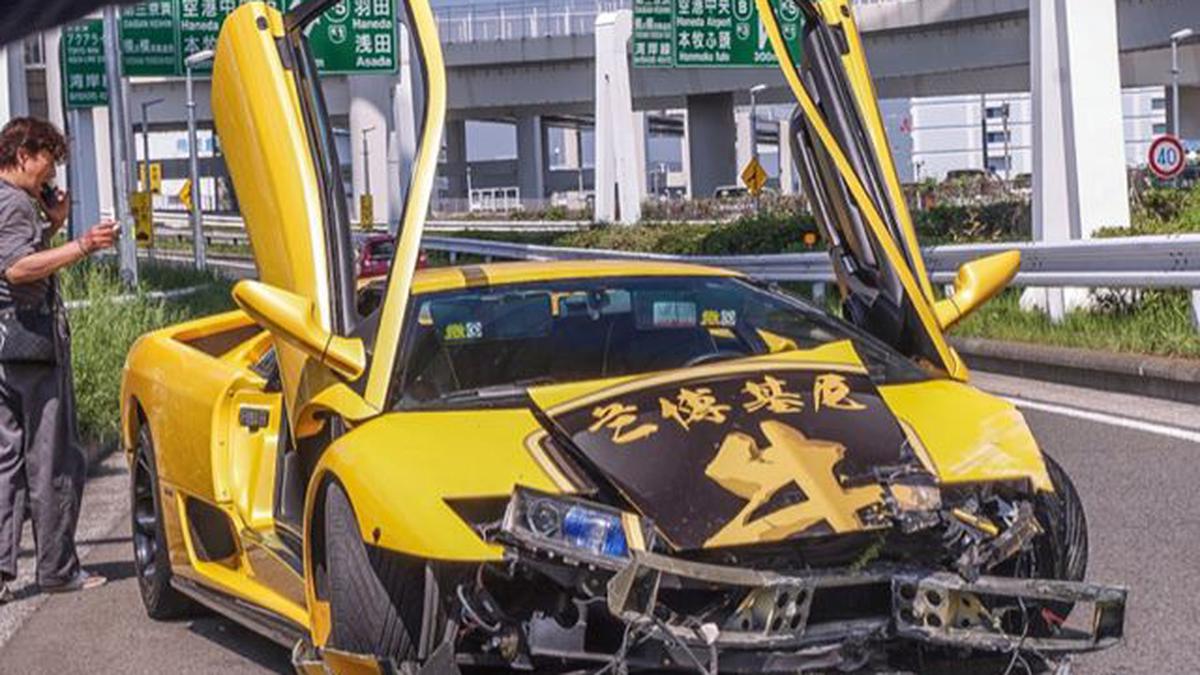 Gagal Pamer, Pengemudi Ini Bikin Ringsek Lamborghini - Otomotif Liputan6.com