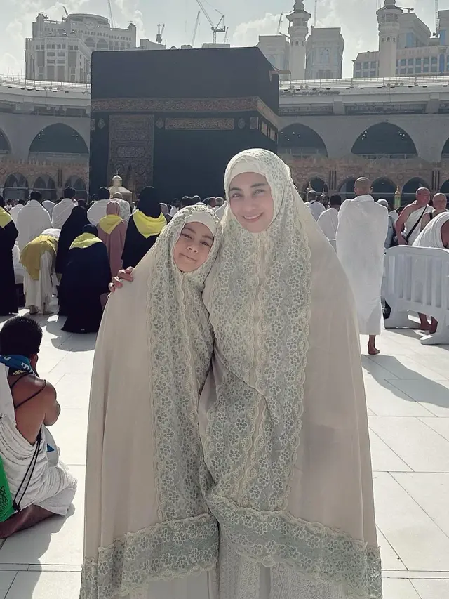 Cerai dengan Pria Turki, Siti KDI Dekat dengan Pria Bule Lagi - Entertainment Fimela.com