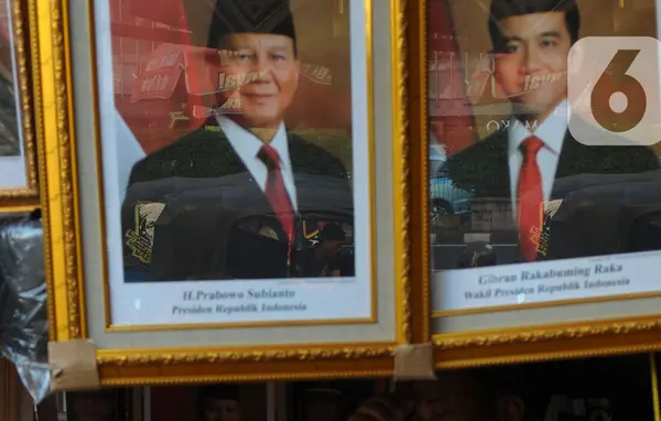 6 Potret Terkini Melly Mono Eks Vokalis SHE, Bergaya Rambut Pendek ...