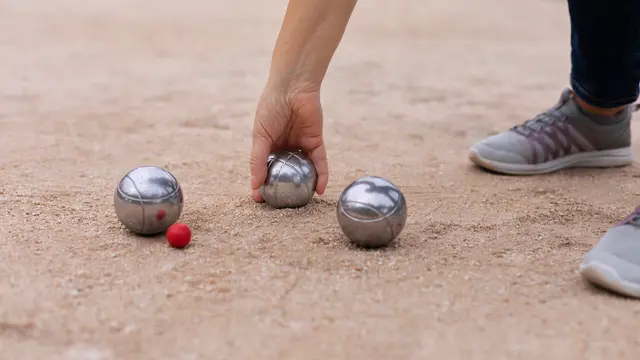 Mengenal Olahraga Petanque, Permainan Tradisional Asal Prancis - Ragam ...
