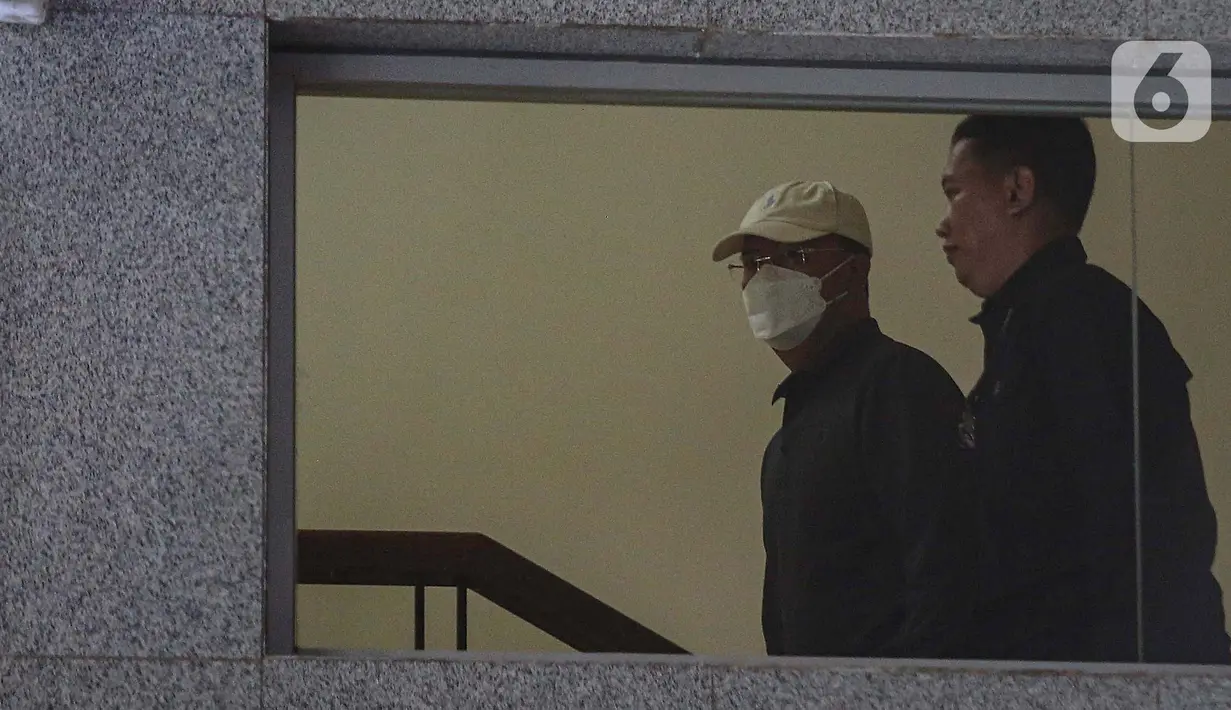 Terjaring OTT, Gubernur Bengkulu Rohidin Mersyah Tiba di Gedung KPK - Foto Liputan6.com