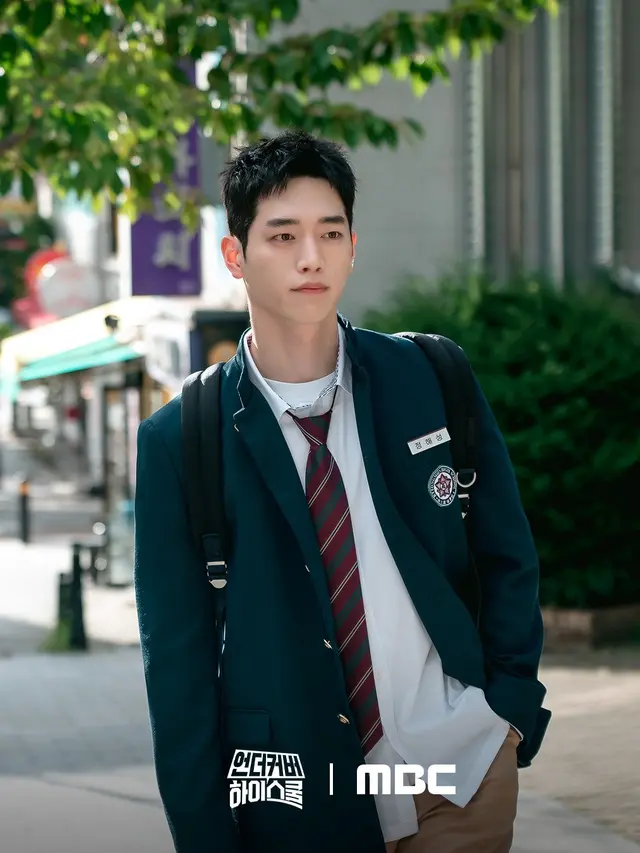 Agen Rahasia Ganteng Menyamar di SMA? Kisah 'Undercover High School' Sukses Curi Perhatian - Hot ...