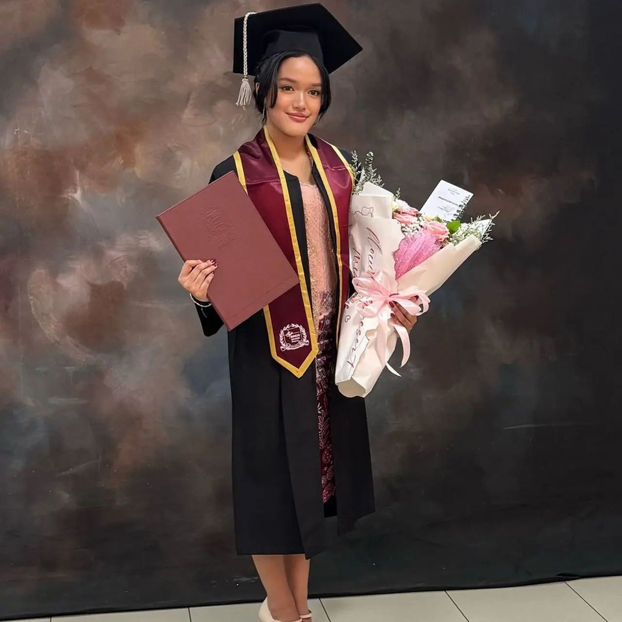 6 Potret Wisuda SMA Ara Anak Ussy Sulistiawaty dan Andhika Pratama ...