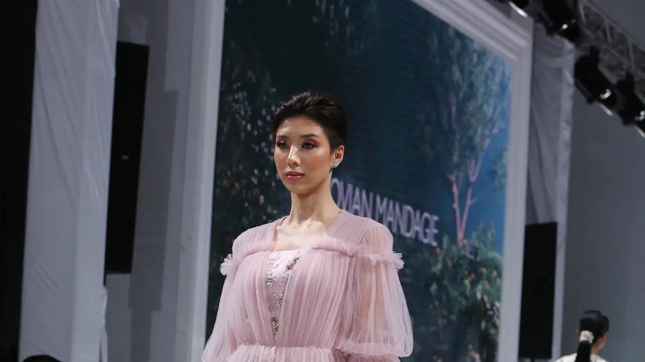 Tampil Feminin di Hari Idul Fitri dengan Koleksi Busana Garapan ...