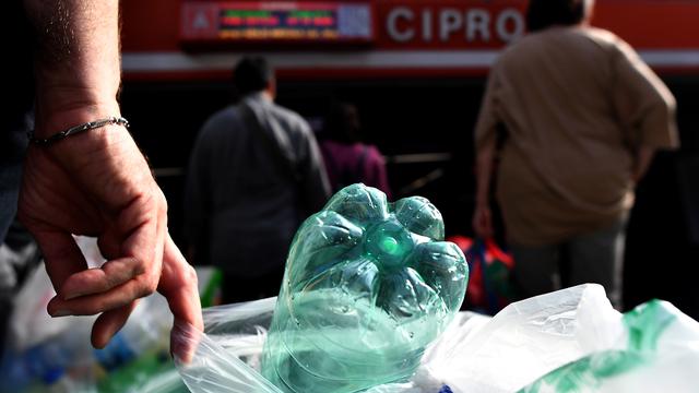 Vending Machine Plasticpay, Cara Baru Tukar Sampah Botol Plastik dengan ...