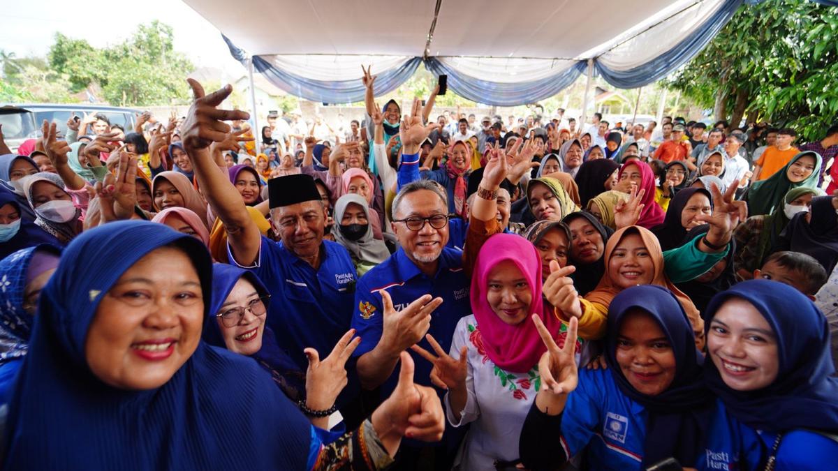 Kampanye di Lampung, Zulhas Tegaskan PAN Dukung Prabowo-Gibran dan Ajak ...