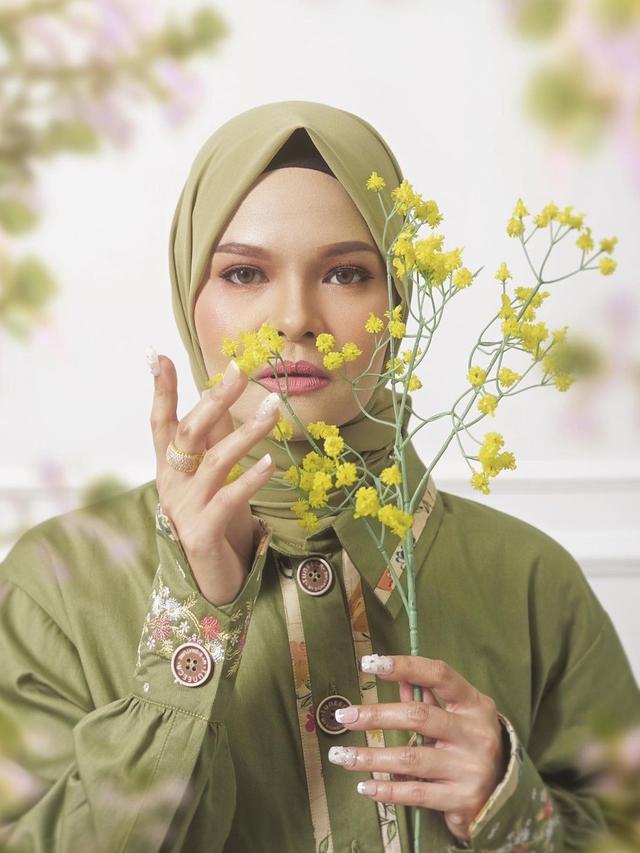 Terry Shahab Dijuluki Queen Of Galau, Siapkan Kejutan Tahun Ini ...