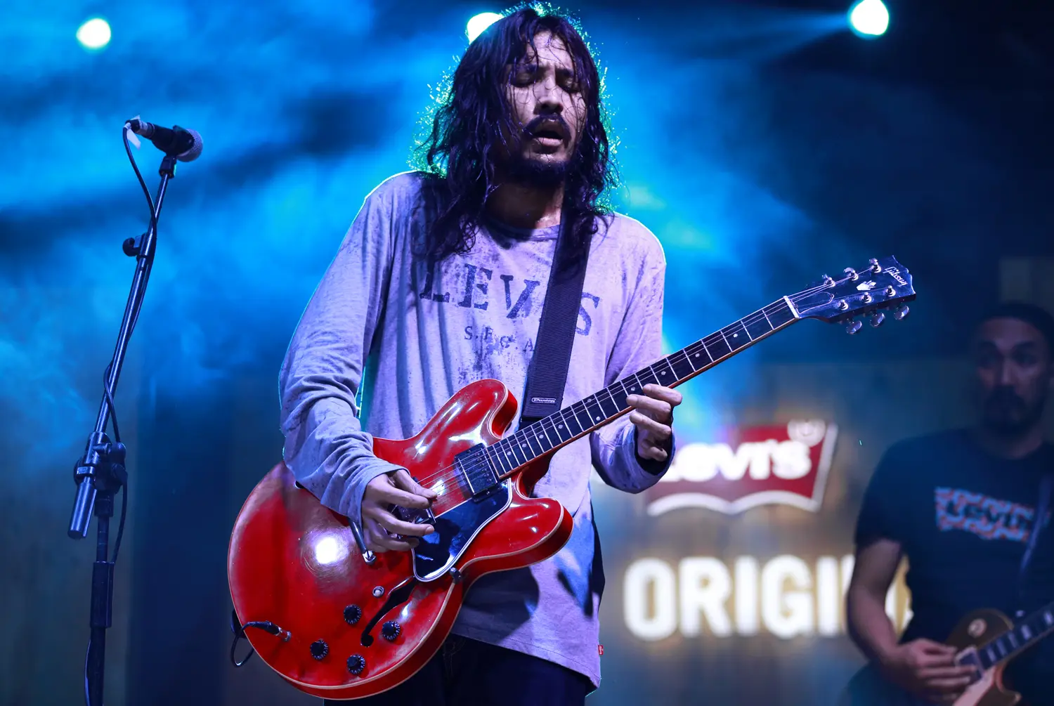 Ello, Penyanyi yang Ngetop Berkat Lagu Orangtua - ShowBiz Liputan6.com