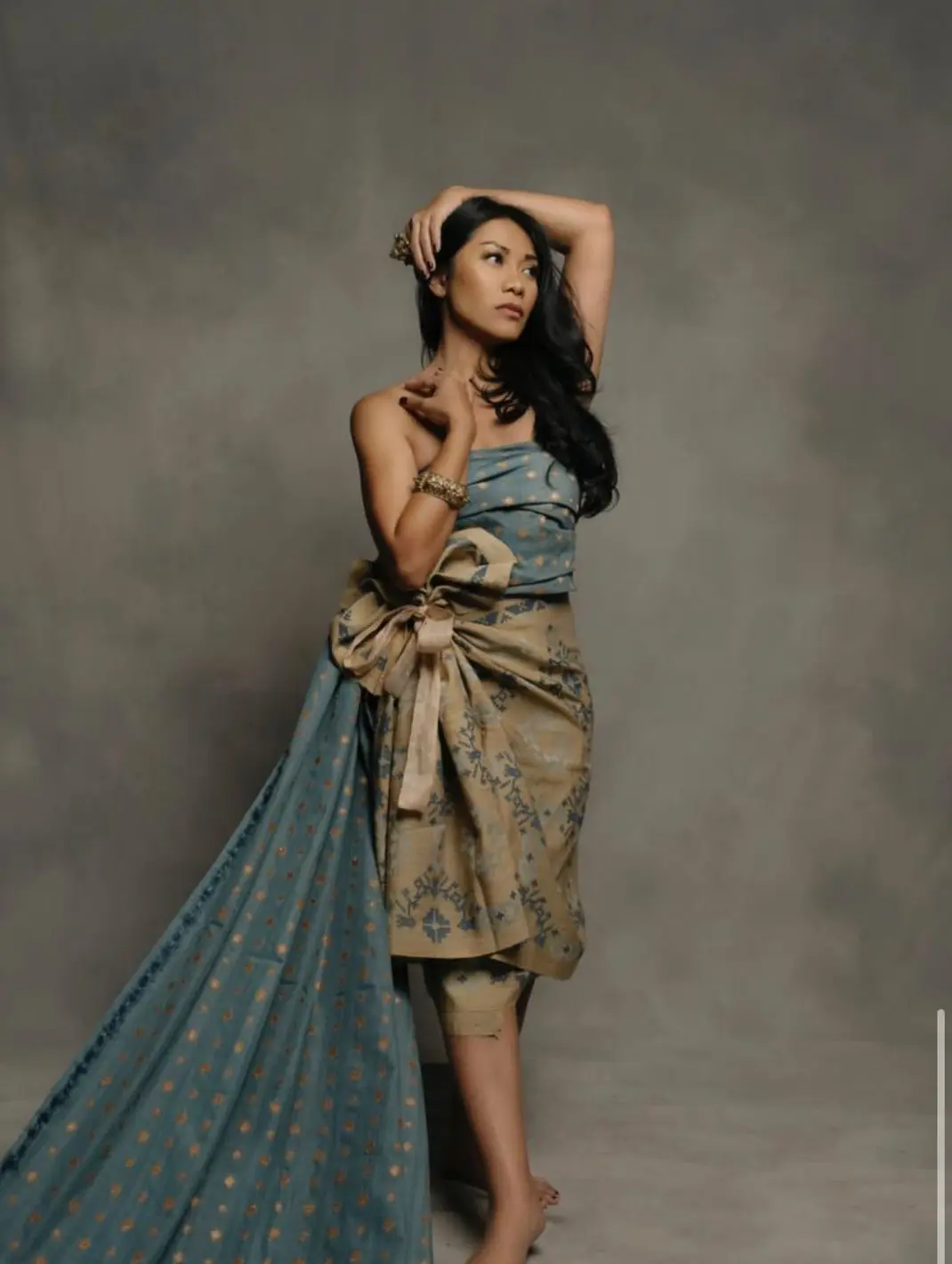 5 Potret Anggun C Sasmi, Cantik Elegan Berbalut Tenun dengan Styling Unik dan Penuh Gaya - Photo ...