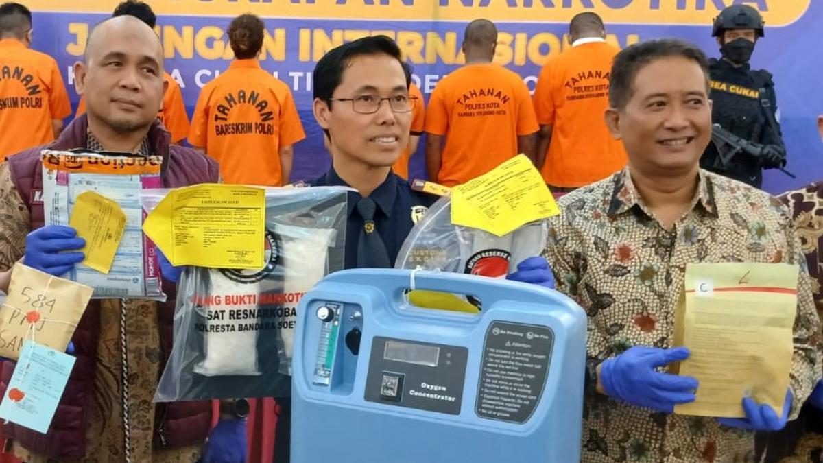 Seorang Warga Negara Amerika Serikat Ditangkap di Bandara Soetta ...