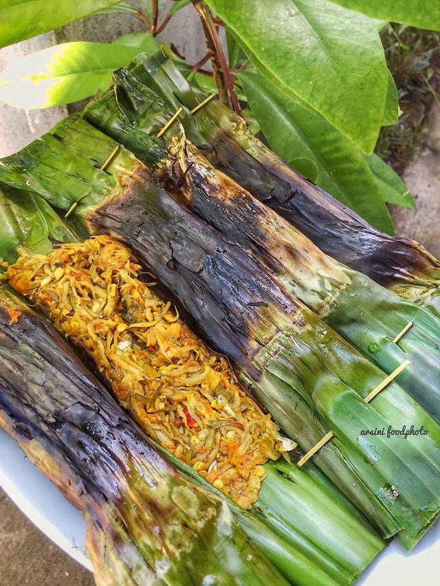 Cara Membuat Pepes Ikan Teri Daun Pisang Lezat Bergizi dan Mudah di Rumah