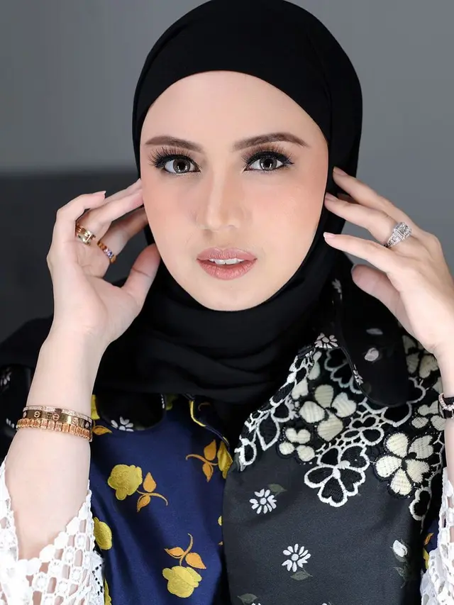 Influencer Sarah Sofyan Pamer Harmonisasi Motif Batik Betawi Lewat Koleksi Sloka, Terinspirasi ...