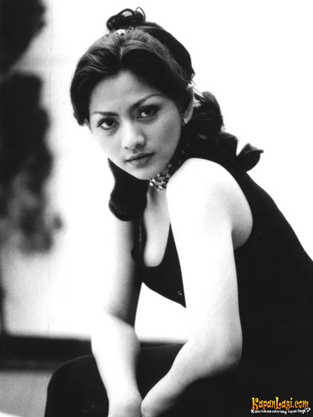 Genap Berusia 50 Tahun, Ini 7 Potret Cut Keke saat Jadi Model Majalah - Hot Liputan6.com