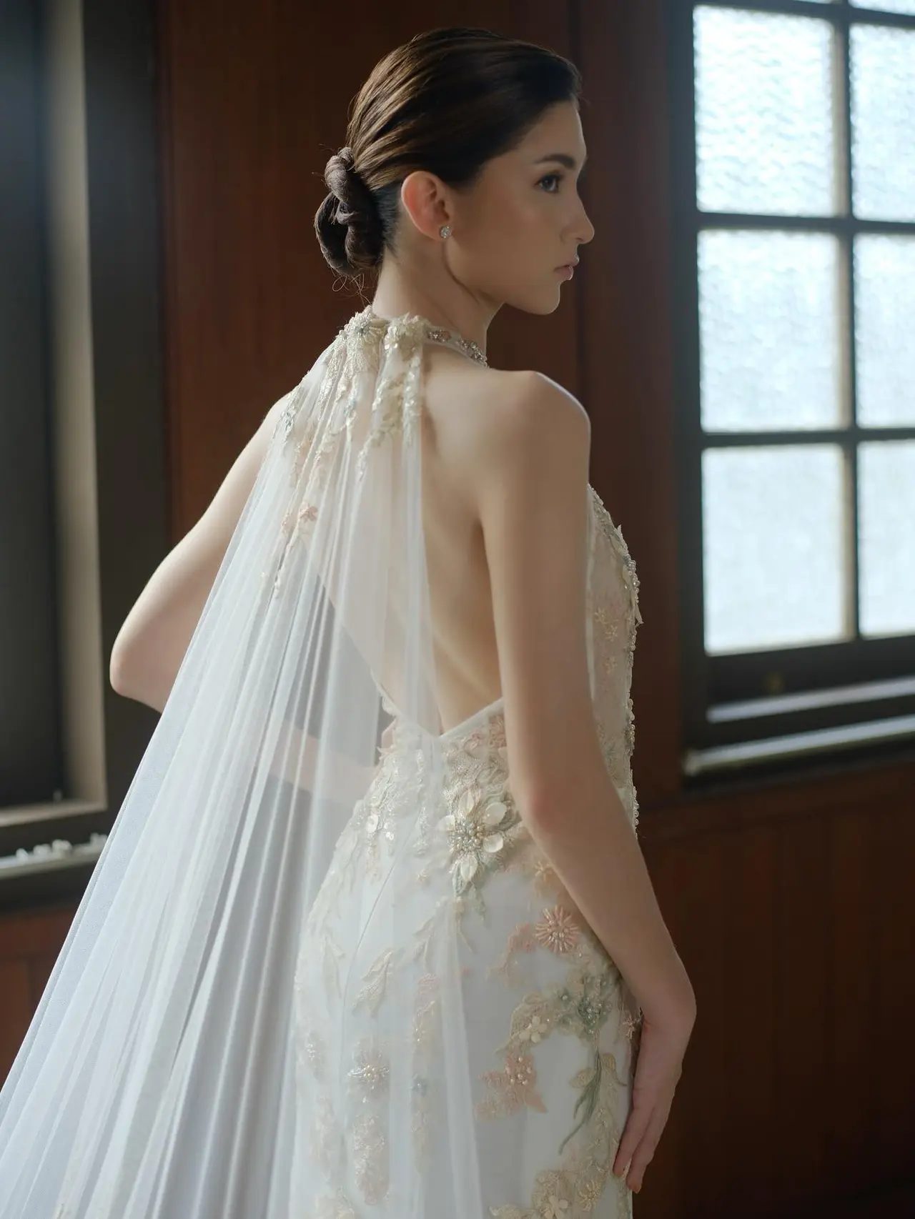 7 Pemotretan Celia Thomas dengan Dress Bernuansa Putih Ini Tampil ...