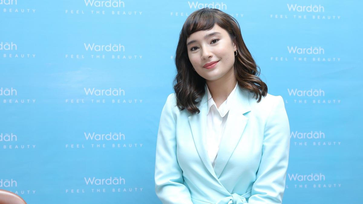 FOTO: Potret Tatjana Saphira dengan Gaya Rambut Poni Rata - Foto ...