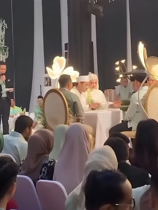 Potret Pernikahan Happy Asmara dan Gilga Sahid yang Sempat Dirahasiakan, Mewah - Foto Liputan6.com