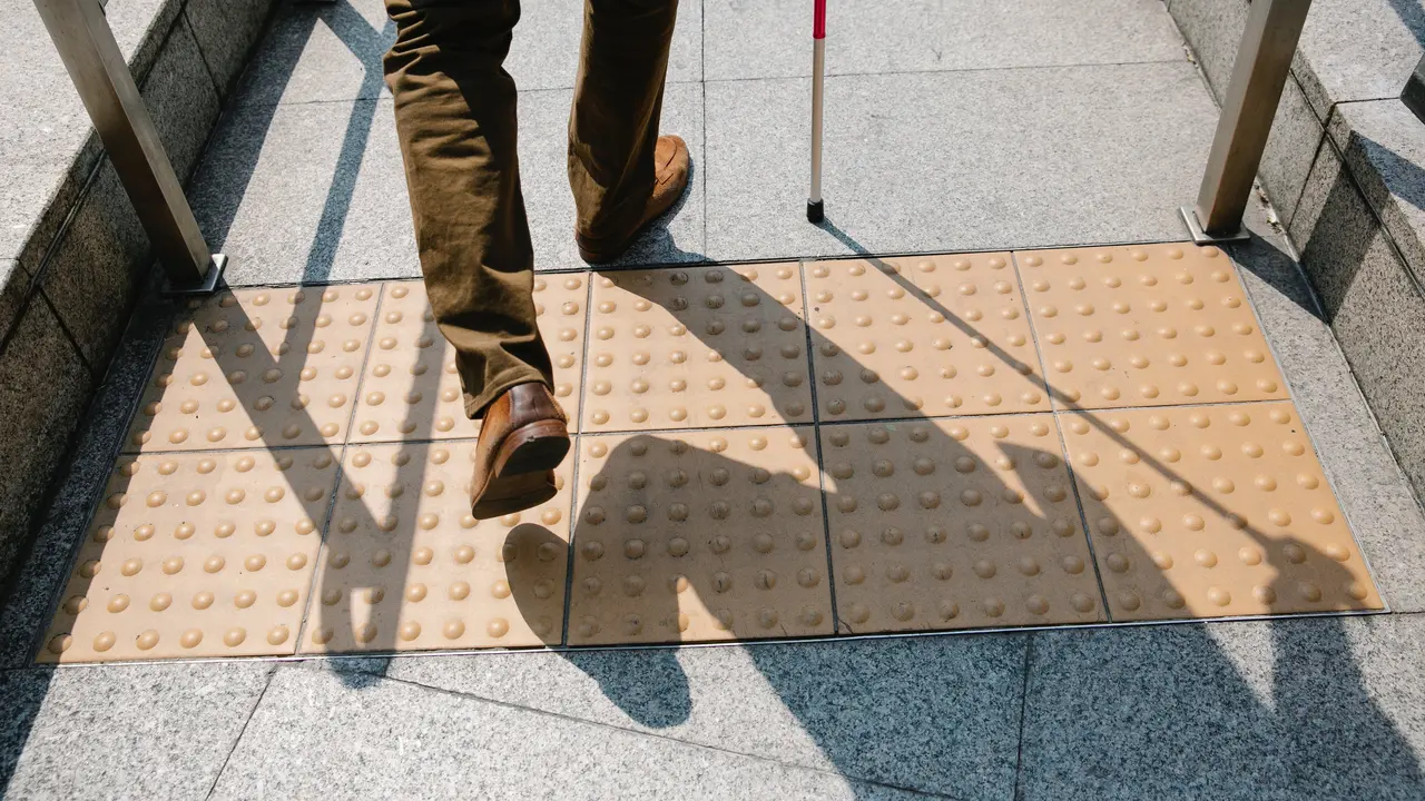 Makna Guiding Block yang Punya Tekstur dan Ciri Berbeda dari Bagian ...