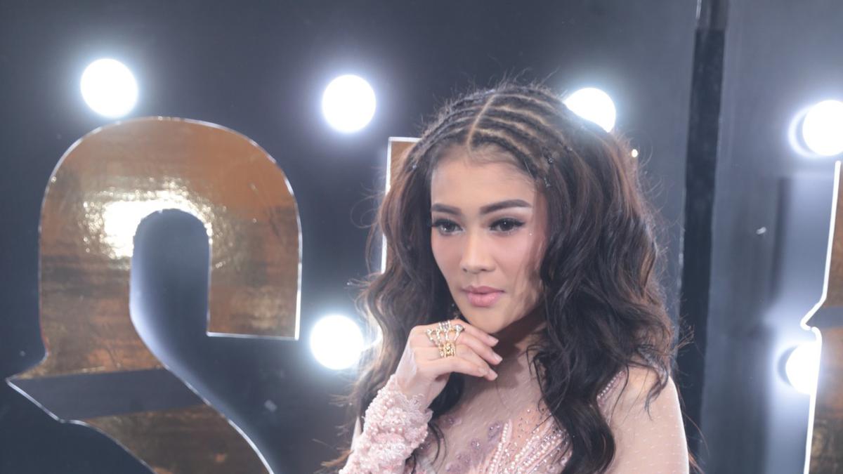 Indah Dewi Pertiwi Kini Berhijab? - ShowBiz Liputan6.com