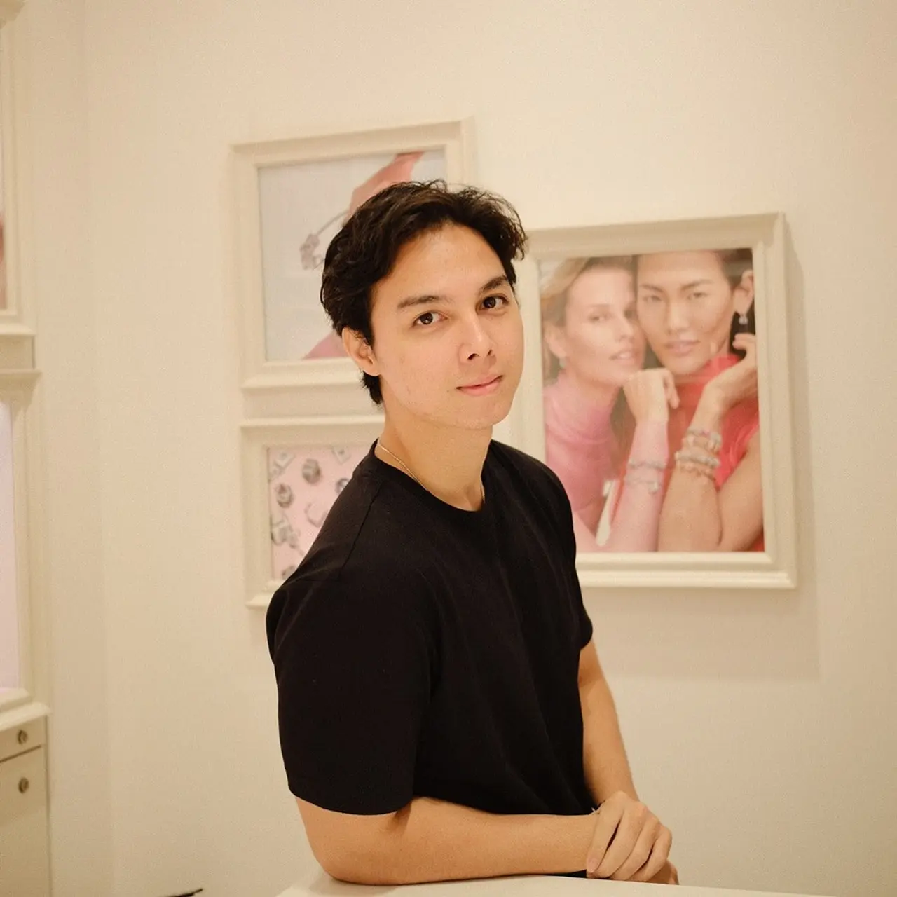 6 Potret William Roberts Adik Cinta Brian dan Junior Roberts, Ikut ...