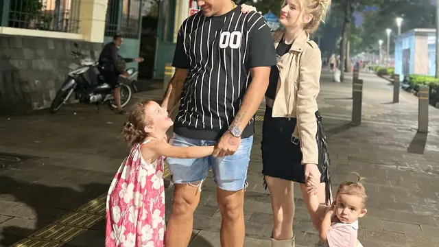 Persembahan Istimewa Robby Shine dan Nastasya Shine Untuk Sang Buah ...