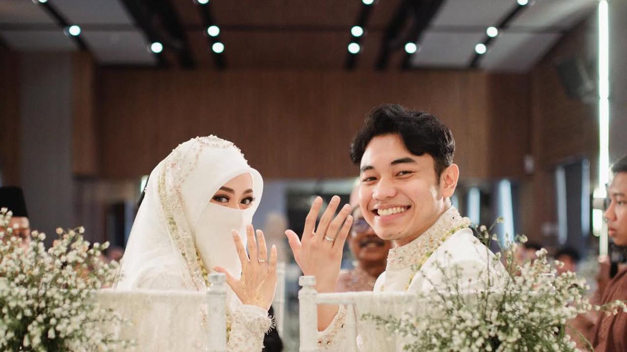 5 Potret Tina Agustin, Istri Fiki Naki dalam Balutan Dress Pengantin Bercadar