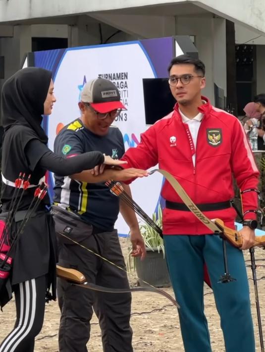 Potret Kedekatan Ricky Harun dan Inara Rusli di Turnamen Panahan, Jadi ...