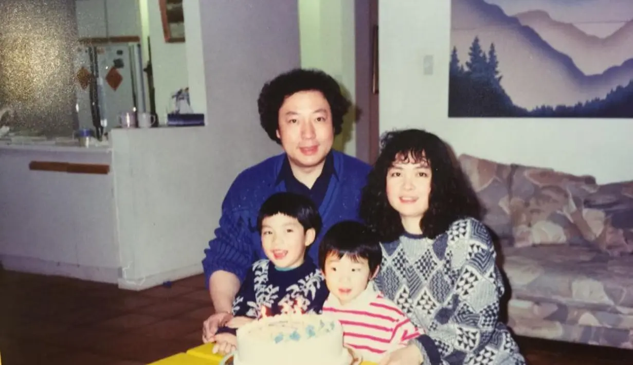 Ulang Tahun ke-33, Henry Lau Perlihatkan Foto Semasa Kecil yang ...