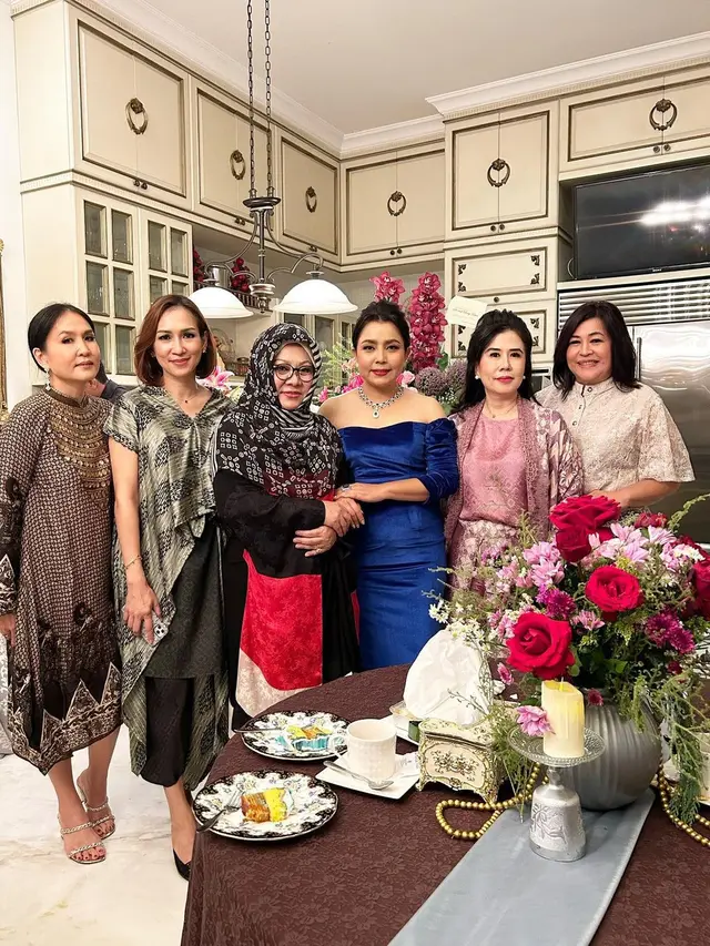 7 Potret Mayangsari dan Tutut Soeharto di Keluarga Cendana, Saudara Ipar Kompak - Hot Liputan6.com