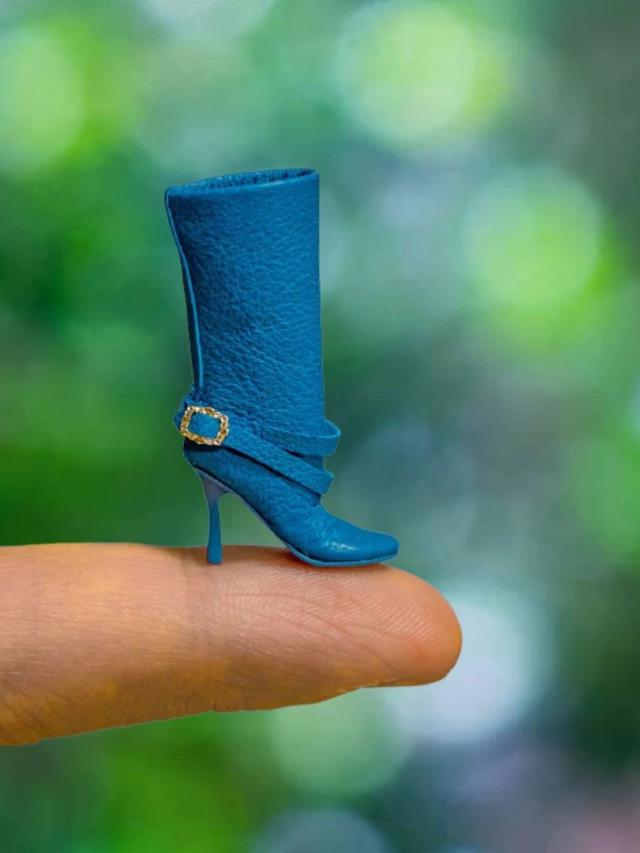 6 Potret Heels dan Tas Wanita Ukuran Mini Unik, Menarik Dikoleksi ...