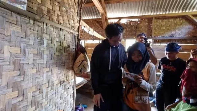 Potret Perjuangan Baim Wong Kunjungi Rumah Penggemar, Tempuh 8 Jam ...