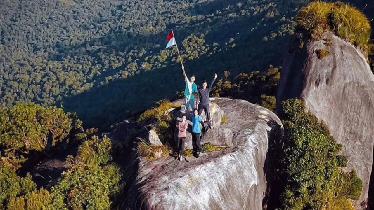6 Fakta Menarik Gunung Ranai di Natuna yang Memiliki 3 Puncak ...