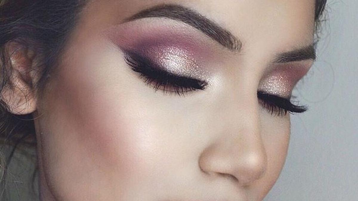 12 Inspirasi Pakai Eyeshadow Pink yang Nggak Kampungan - Photo Fimela.com