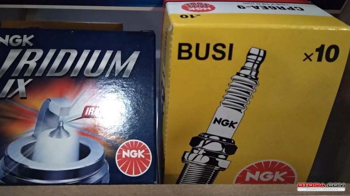 Tukar Pasang Busi Motor Injeksi dan Karburator, Amankah?
