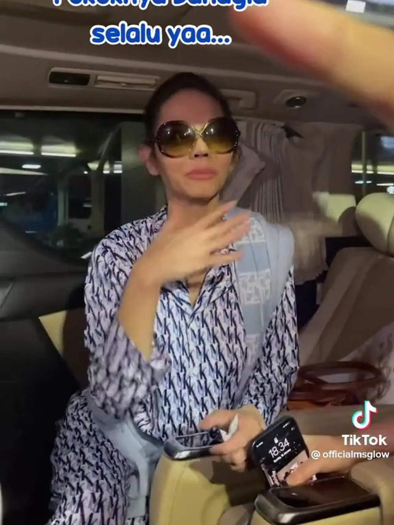 6 Potret Detik-Detik Kedatangan Bunda Corla di Indonesia, Gelar Jumpa Fans - Hot Liputan6.com