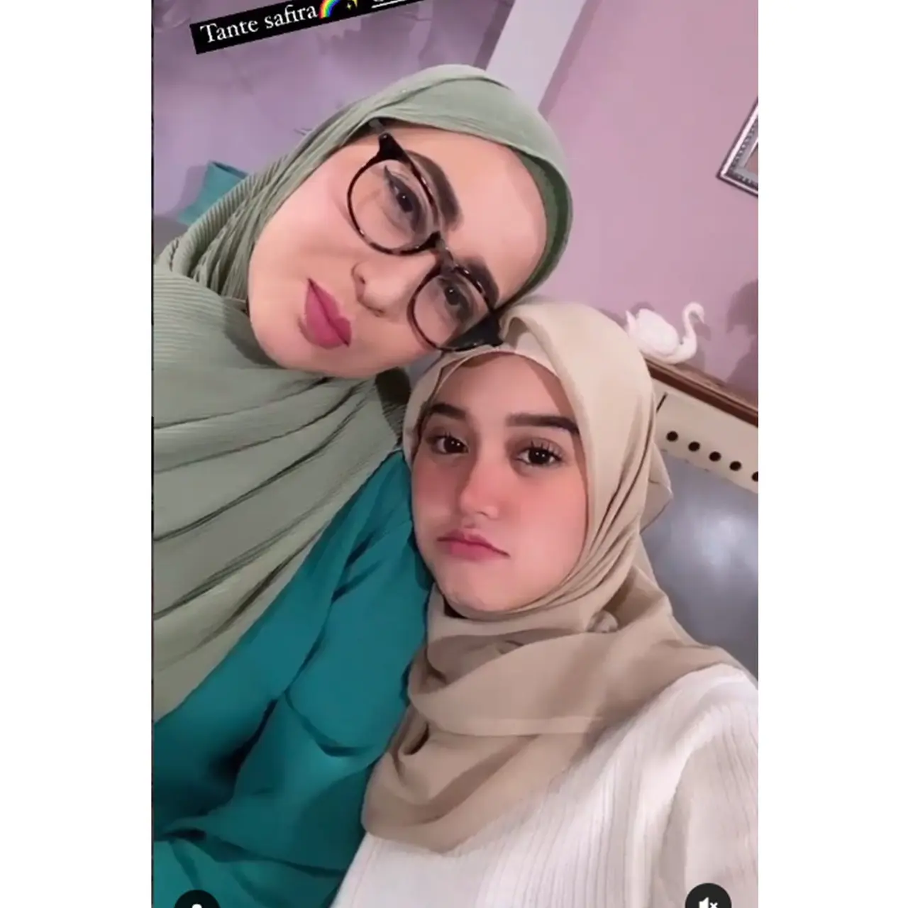 6 Potret Kebersamaan Devi Permatasari dan Esta Pramanita, Bak Kakak ...