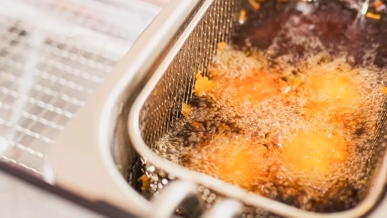 Deep Frying Adalah Teknik Menggoreng, Kenali Kelebihan dan ...