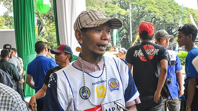 Yuli Sumpil: Aremania yang Datang ke Senayan Tak Terbatas - Indonesia ...