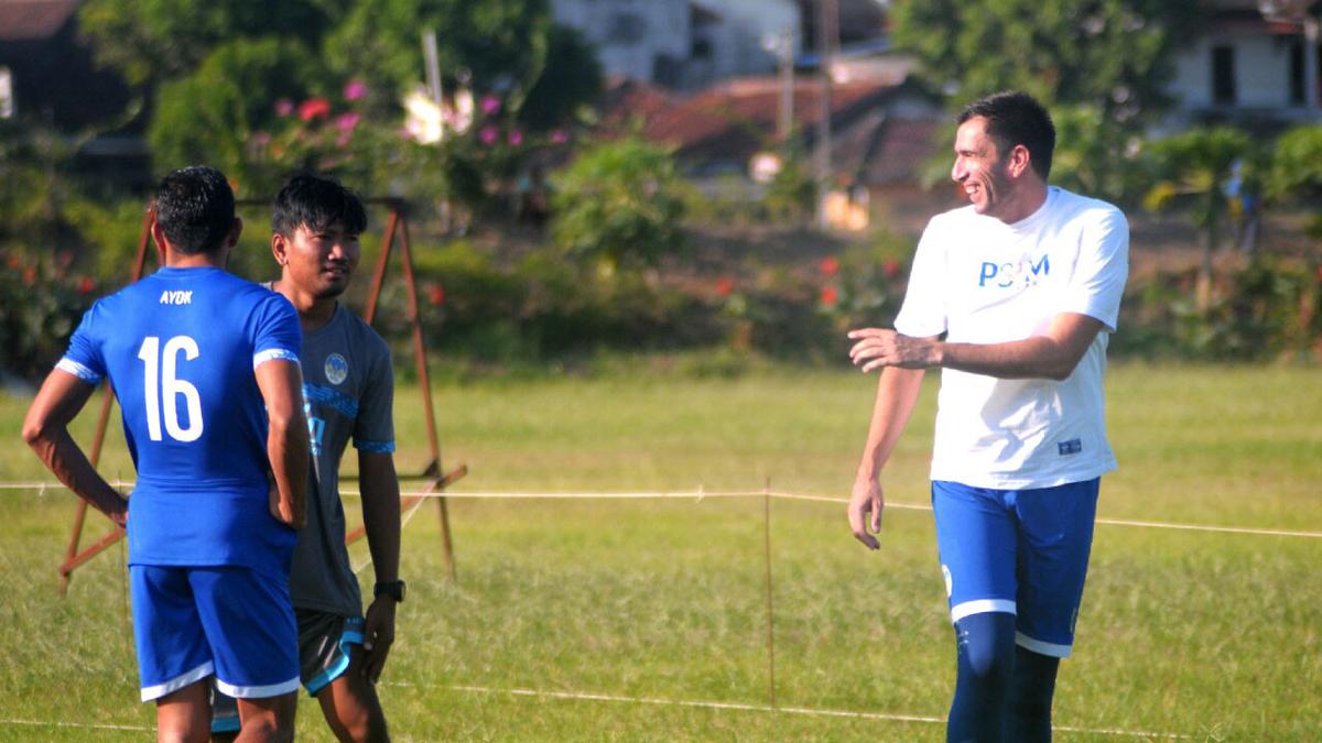 Vladimir Vujovic Mundur Sebagai Pelatih PSIM