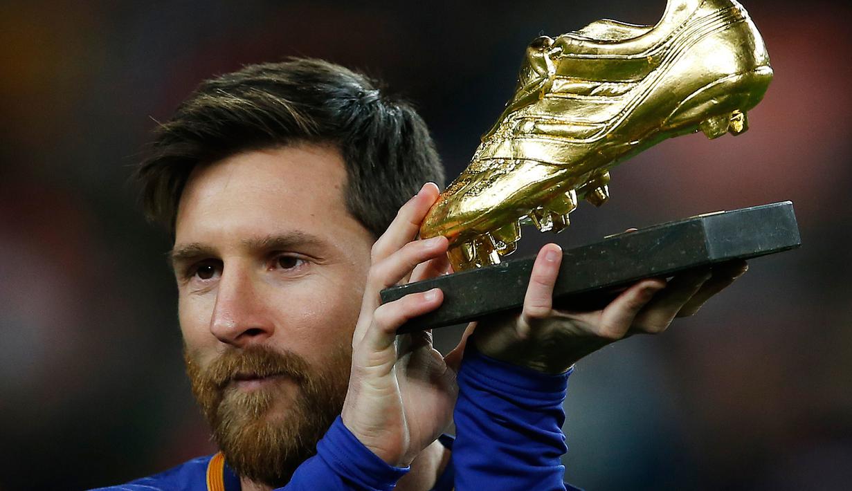 PHOTO: Cetak Gol Terbanyak di Eropa, Messi Pamer Sepatu Emas Jelang ...