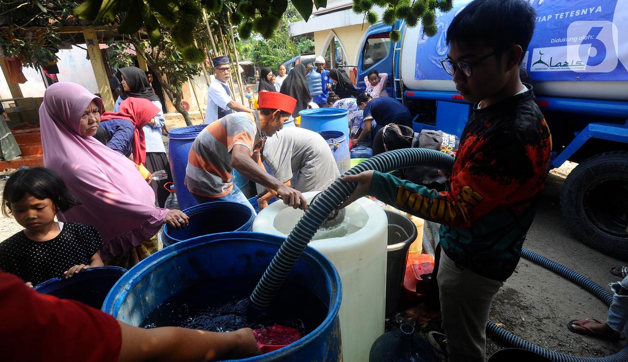 Bantuan 40 Ribu Liter Air Bersih Ludes 1 Jam Diserbu Warga Bogor